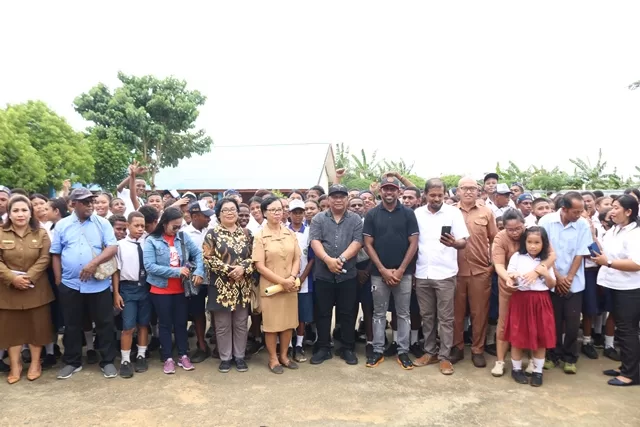 Ketua BP YPK Joni Betaubun dan Alumni YPK Boaz Solossa Memotivasi ...