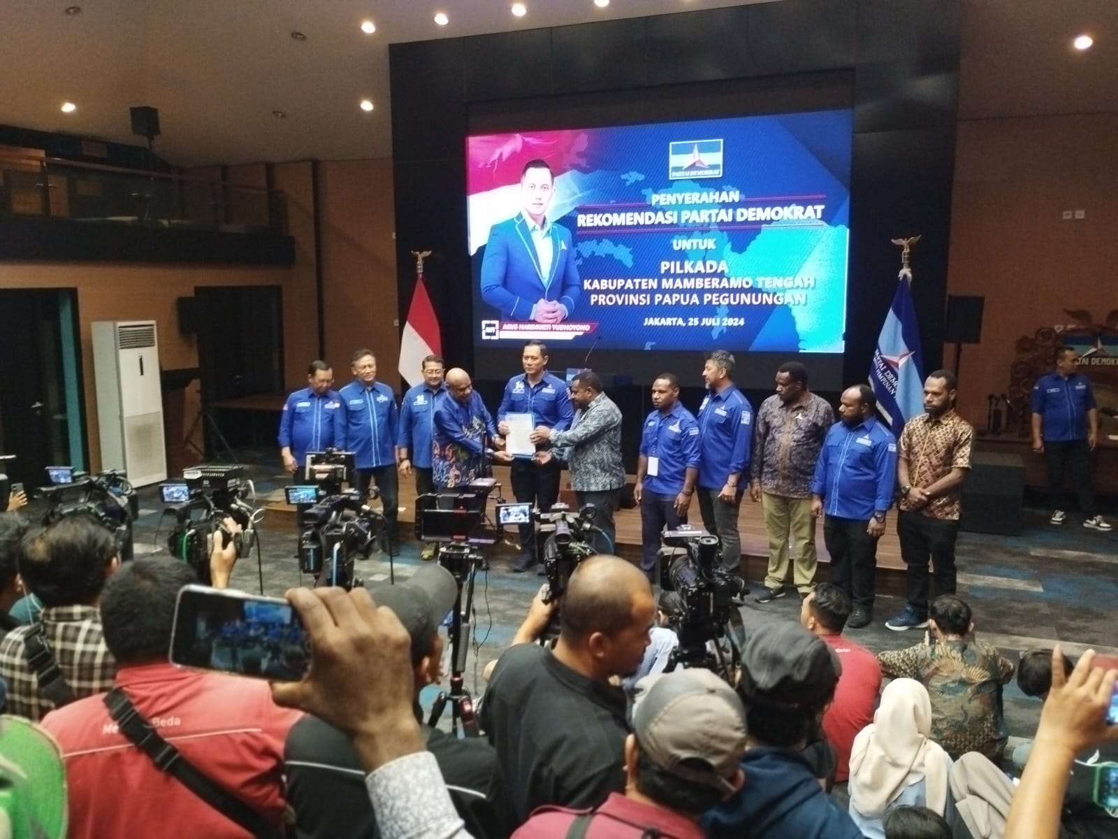 DPP Demokrat Resmi Usung Eremen Yogosam dan Berius Kogoya Maju di ...